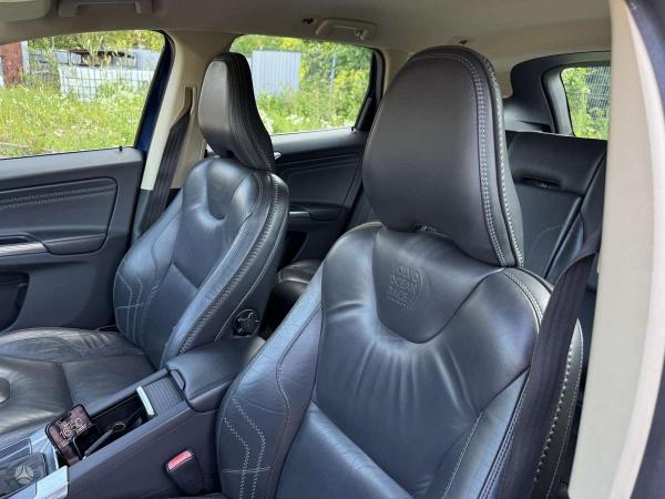 Zils Volvo XC60 2012 Alīta, ar dzinēja tilpumu 2.00 L un nobraukumu 291 tūkst. km par 8850 €, foto 8 vietnē AUTOMOTO.COM.LV
