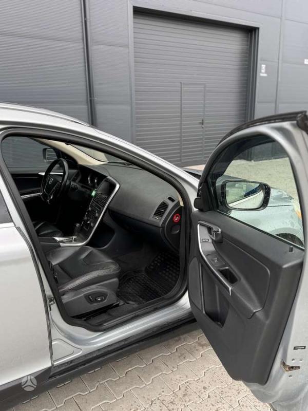 Zils Volvo XC60 2012 Klaipėda, ar dzinēja tilpumu 3.20 L un nobraukumu 297 tūkst. km par 6700 €, foto 8 vietnē AUTOMOTO.COM.LV