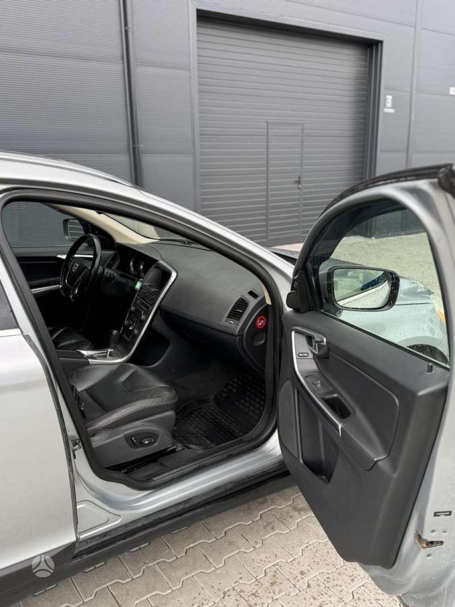 Zils Volvo XC60 2012 Klaipėda, ar dzinēja tilpumu 3.20 L un nobraukumu 297 tūkst. km par 6700 €, foto 9 vietnē AUTOMOTO.COM.LV
