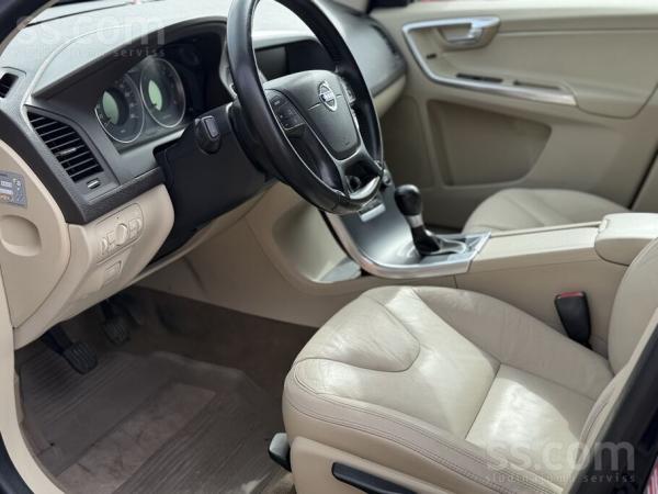 Blue Volvo XC60 2012 in Riga, with an engine capacity of 2.40 L and mileage of 178 thousand km for 10250 €, photo 4 on AUTOMOTO.COM.LV