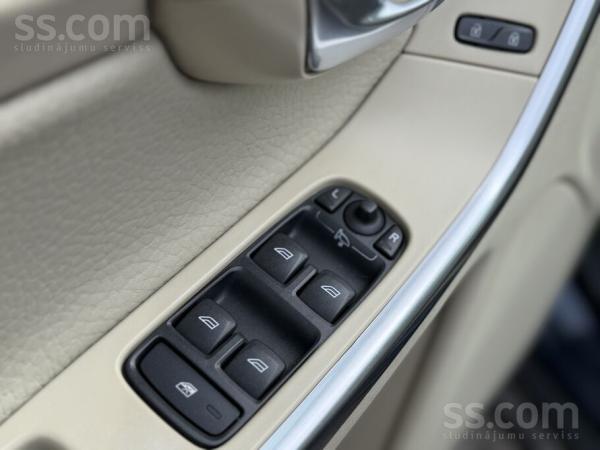 Blue Volvo XC60 2012 in Riga, with an engine capacity of 2.40 L and mileage of 178 thousand km for 10250 €, photo 5 on AUTOMOTO.COM.LV