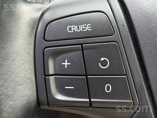 Blue Volvo XC60 2012 in Riga, with an engine capacity of 2.40 L and mileage of 178 thousand km for 10250 €, photo 8 on AUTOMOTO.COM.LV