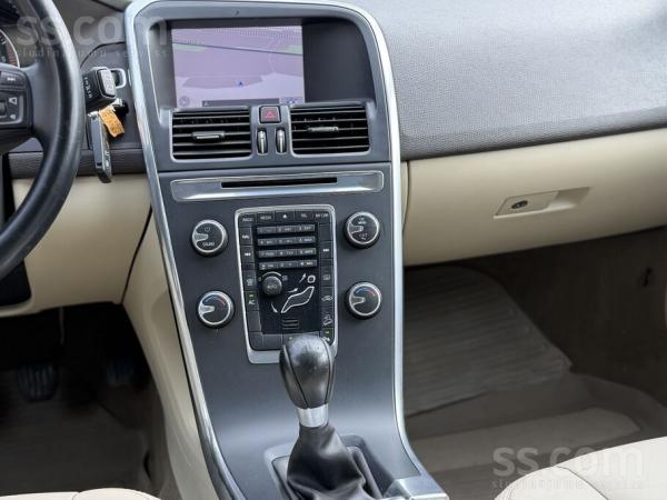 Blue Volvo XC60 2012 in Riga, with an engine capacity of 2.40 L and mileage of 178 thousand km for 10250 €, photo 9 on AUTOMOTO.COM.LV