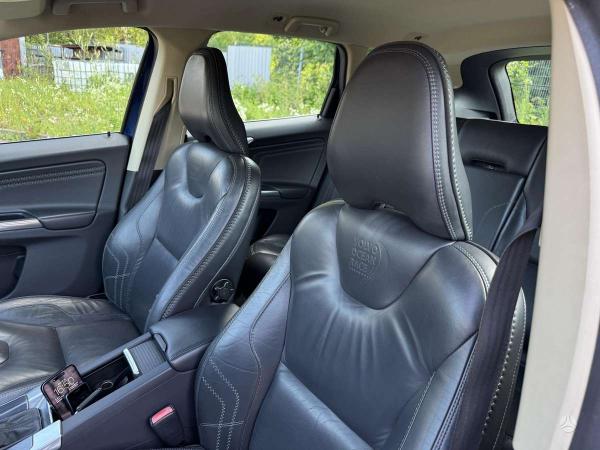 Blue Volvo XC60 2012 in Alytus, with an engine capacity of 2.00 L and mileage of 291 thousand km for 8550 €, photo 8 on AUTOMOTO.COM.LV