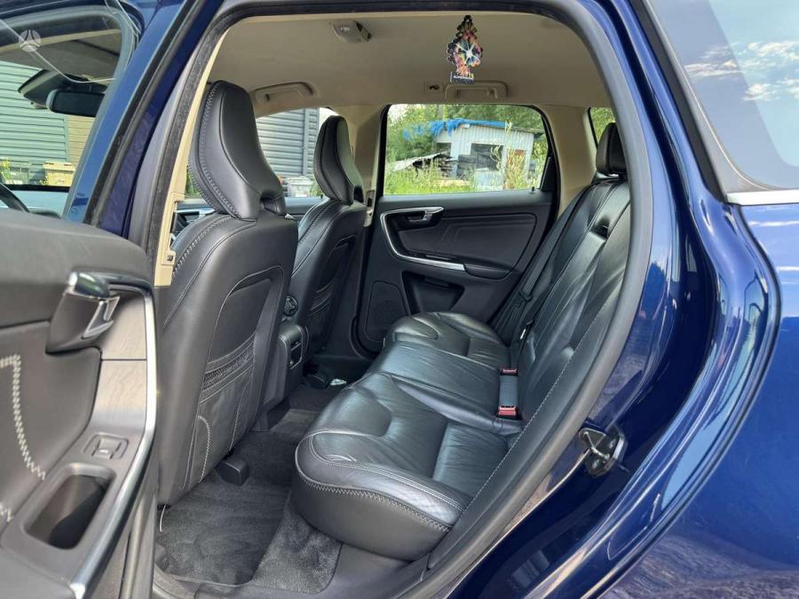 Zils Volvo XC60 2012 Alīta, ar dzinēja tilpumu 2.00 L un nobraukumu 291 tūkst. km par 8550 €, foto 10 vietnē AUTOMOTO.COM.LV