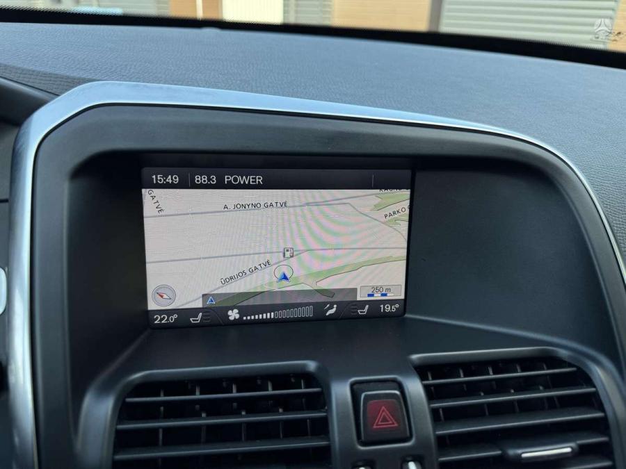 Zils Volvo XC60 2012 Alīta, ar dzinēja tilpumu 2.00 L un nobraukumu 291 tūkst. km par 8550 €, foto 13 vietnē AUTOMOTO.COM.LV