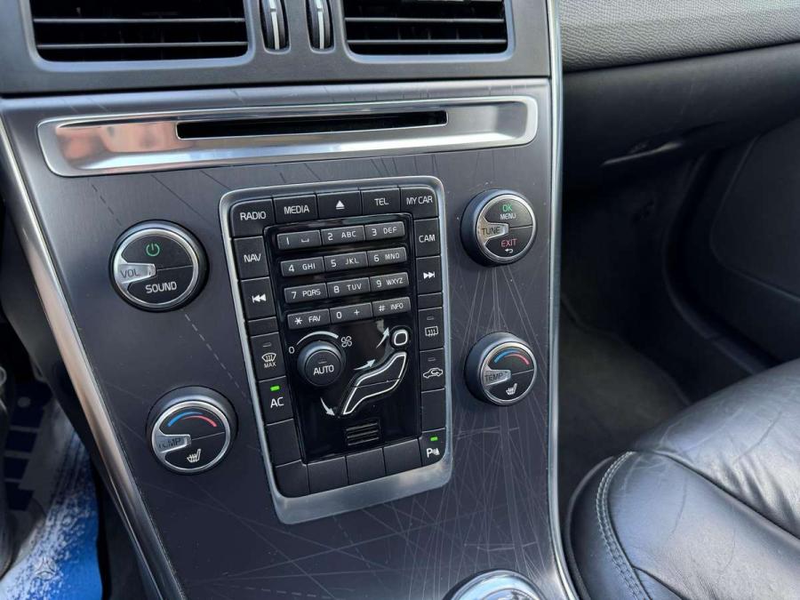 Zils Volvo XC60 2012 Alīta, ar dzinēja tilpumu 2.00 L un nobraukumu 291 tūkst. km par 8550 €, foto 19 vietnē AUTOMOTO.COM.LV