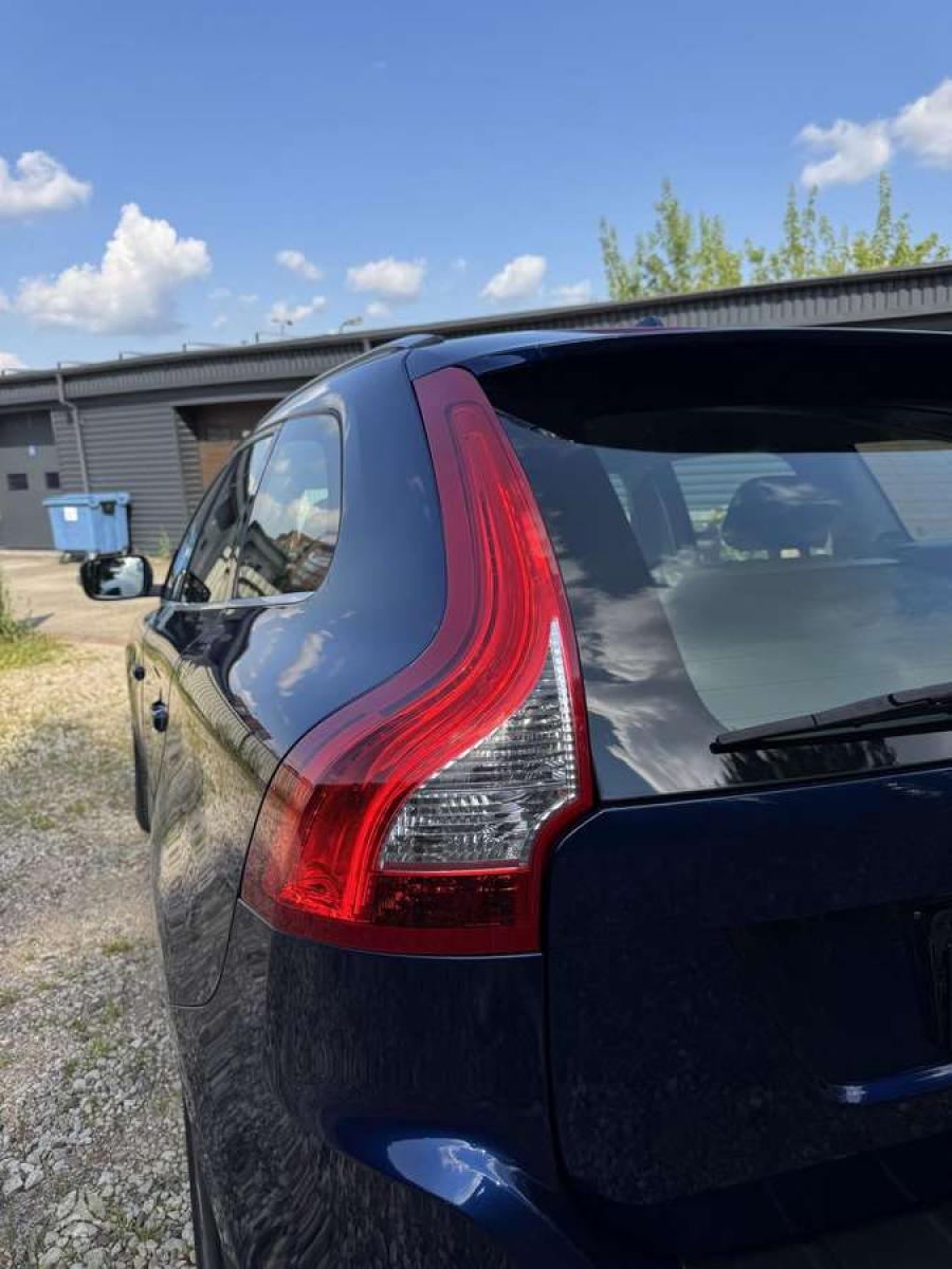 Zils Volvo XC60 2012 Alīta, ar dzinēja tilpumu 2.00 L un nobraukumu 291 tūkst. km par 8550 €, foto 26 vietnē AUTOMOTO.COM.LV