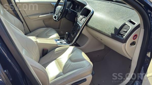Zils Volvo XC60 2012 Rīga, ar dzinēja tilpumu 2.00 L un nobraukumu 311 tūkst. km par 8250 €, foto 11 vietnē AUTOMOTO.COM.LV