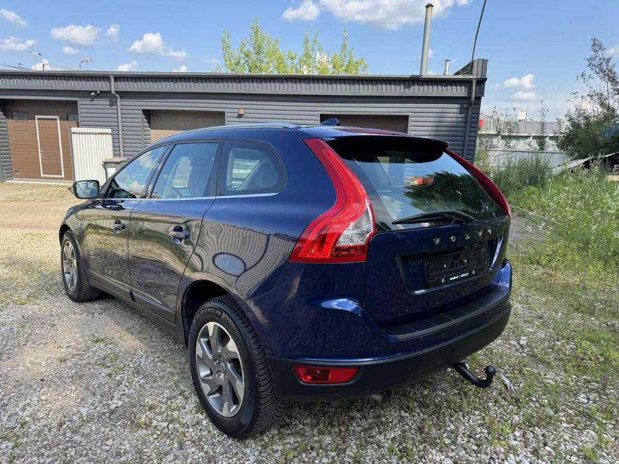 Blue Volvo XC60 2012 in Alytus, with an engine capacity of 2.00 L and mileage of 291 thousand km for 8450 €, photo 4 on AUTOMOTO.COM.LV