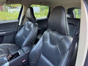 Blue Volvo XC60 2012 in Alytus, with an engine capacity of 2.00 L and mileage of 291 thousand km for 8450 €, photo 9 on AUTOMOTO.COM.LV