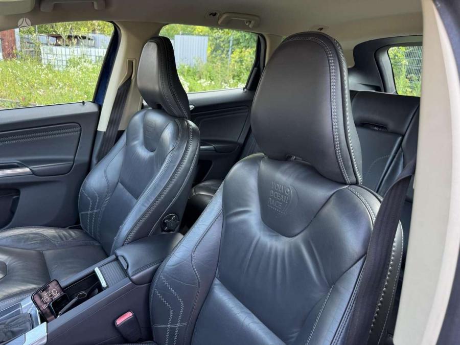 Blue Volvo XC60 2012 in Alytus, with an engine capacity of 2.00 L and mileage of 291 thousand km for 8450 €, photo 9 on AUTOMOTO.COM.LV