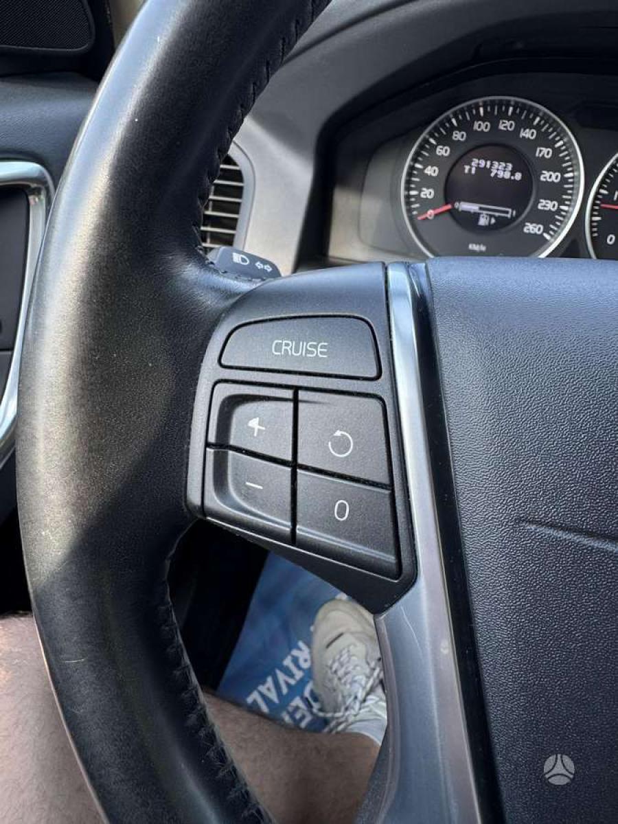 Blue Volvo XC60 2012 in Alytus, with an engine capacity of 2.00 L and mileage of 291 thousand km for 8450 €, photo 18 on AUTOMOTO.COM.LV