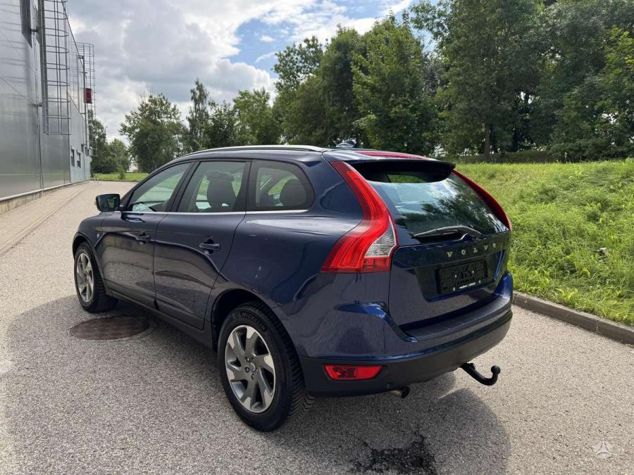 Blue Volvo XC60 2012 in Alytus, with an engine capacity of 2.00 L and mileage of 291 thousand km for 7950 €, photo 4 on AUTOMOTO.COM.LV