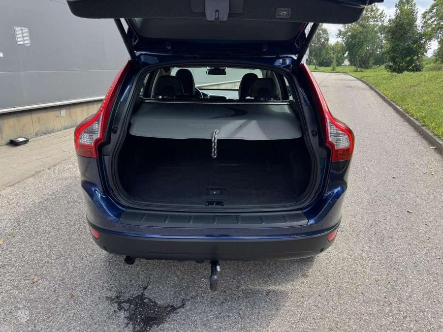 Blue Volvo XC60 2012 in Alytus, with an engine capacity of 2.00 L and mileage of 291 thousand km for 7950 €, photo 6 on AUTOMOTO.COM.LV