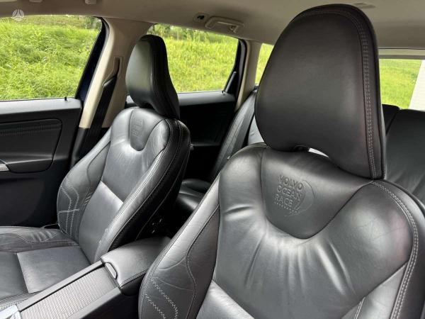 Blue Volvo XC60 2012 in Alytus, with an engine capacity of 2.00 L and mileage of 291 thousand km for 7950 €, photo 8 on AUTOMOTO.COM.LV