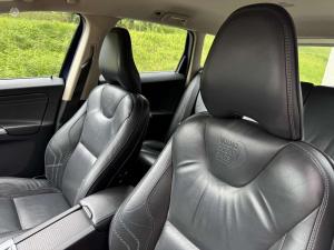 Blue Volvo XC60 2012 in Alytus, with an engine capacity of 2.00 L and mileage of 291 thousand km for 7950 €, photo 9 on AUTOMOTO.COM.LV