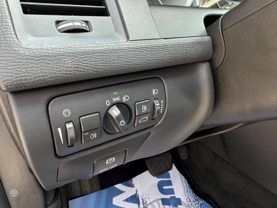 Blue Volvo XC60 2012 in Alytus, with an engine capacity of 2.00 L and mileage of 291 thousand km for 7950 €, photo 21 on AUTOMOTO.COM.LV