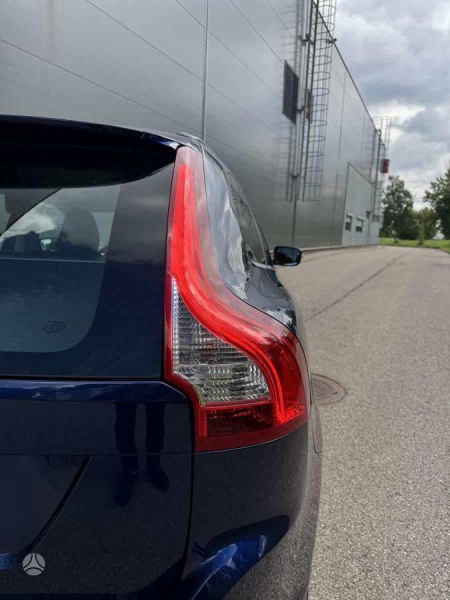 Blue Volvo XC60 2012 in Alytus, with an engine capacity of 2.00 L and mileage of 291 thousand km for 7950 €, photo 29 on AUTOMOTO.COM.LV