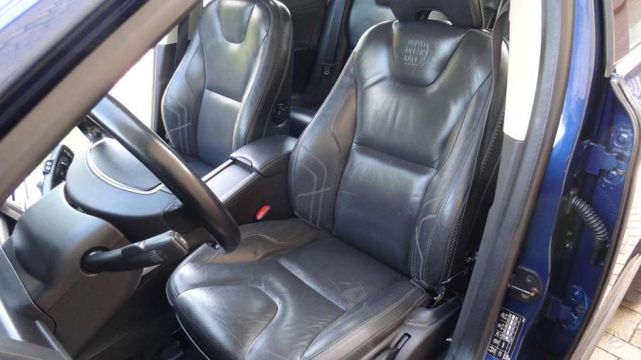 Zils Volvo XC60 2012 Joniškis, ar dzinēja tilpumu 1.98 L un nobraukumu 304 tūkst. km par 6949 €, foto 23 vietnē AUTOMOTO.COM.LV