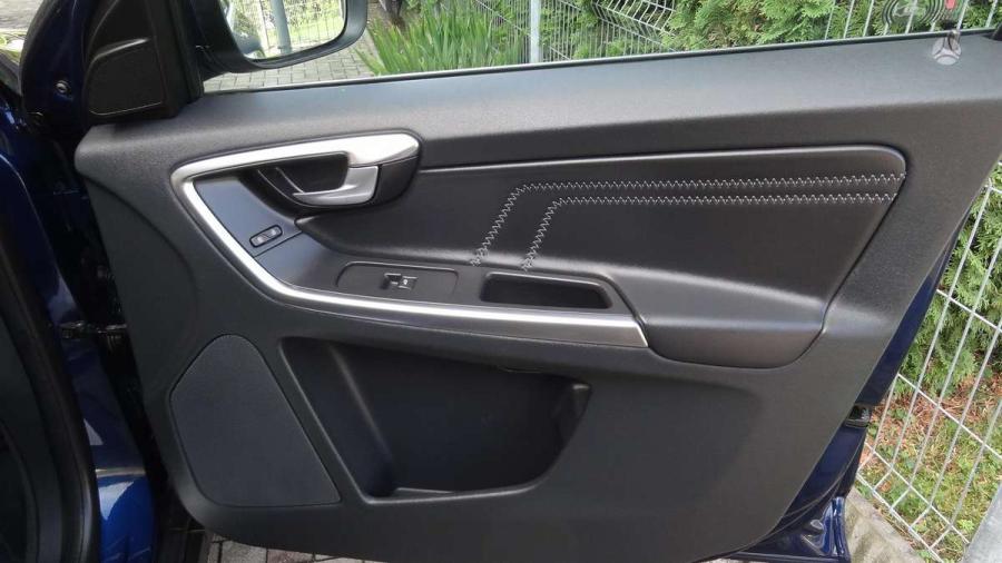 Zils Volvo XC60 2012 Joniškis, ar dzinēja tilpumu 1.98 L un nobraukumu 304 tūkst. km par 6949 €, foto 33 vietnē AUTOMOTO.COM.LV