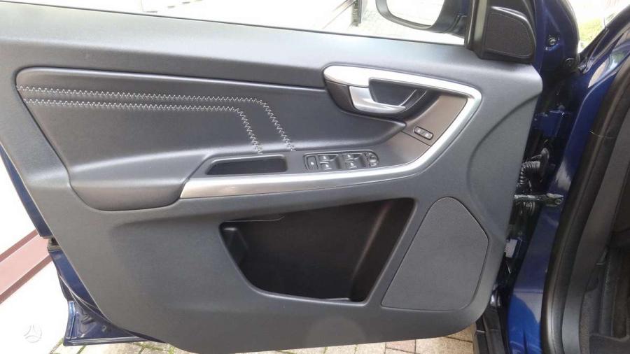 Zils Volvo XC60 2012 Joniškis, ar dzinēja tilpumu 1.98 L un nobraukumu 304 tūkst. km par 6949 €, foto 36 vietnē AUTOMOTO.COM.LV