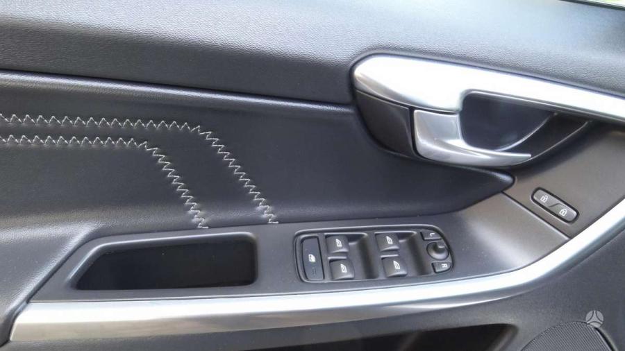 Zils Volvo XC60 2012 Joniškis, ar dzinēja tilpumu 1.98 L un nobraukumu 304 tūkst. km par 6949 €, foto 38 vietnē AUTOMOTO.COM.LV