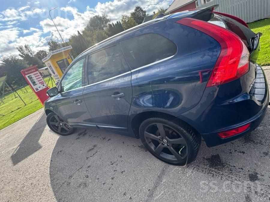 Blue Volvo XC60 2012 in Riga, with an engine capacity of 2.40 L and mileage of 340 thousand km for 7000 €, photo 4 on AUTOMOTO.COM.LV