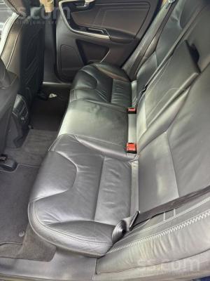 Blue Volvo XC60 2012 in Riga, with an engine capacity of 2.40 L and mileage of 340 thousand km for 7000 €, photo 11 on AUTOMOTO.COM.LV
