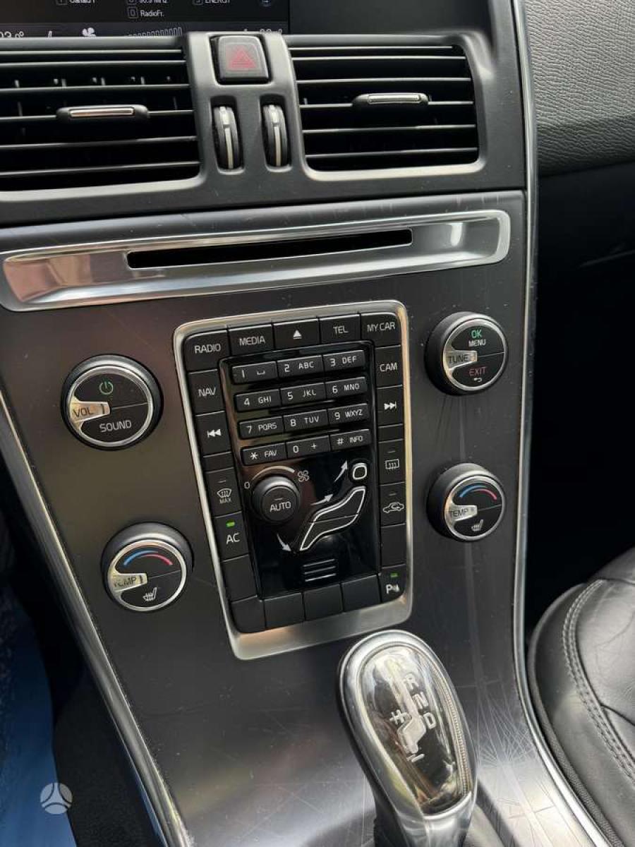 Zils Volvo XC60 2012 Alīta, ar dzinēja tilpumu 2.00 L un nobraukumu 291 tūkst. km par 7650 €, foto 20 vietnē AUTOMOTO.COM.LV