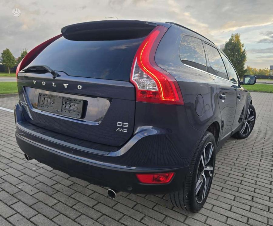 Blue Volvo XC60 2012 in Panevezys, with an engine capacity of 2.40 L and mileage of 342 thousand km for 6999 €, photo 3 on AUTOMOTO.COM.LV