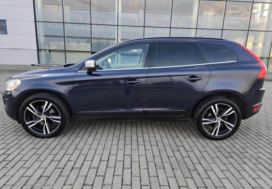 Blue Volvo XC60 2012 in Panevezys, with an engine capacity of 2.40 L and mileage of 342 thousand km for 6999 €, photo 4 on AUTOMOTO.COM.LV