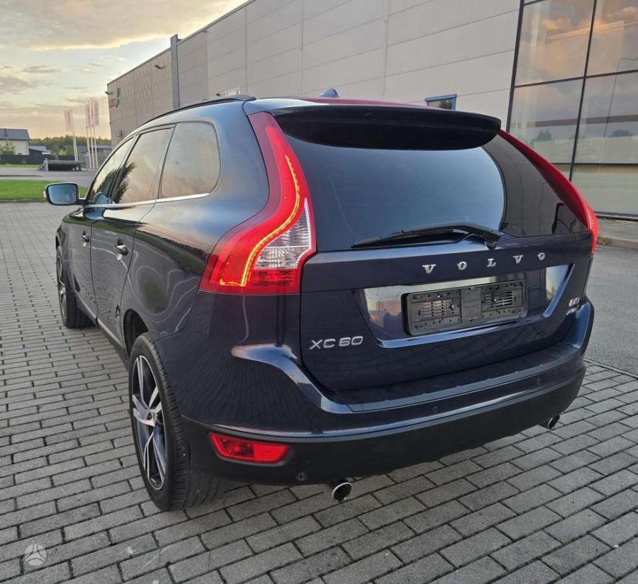 Blue Volvo XC60 2012 in Panevezys, with an engine capacity of 2.40 L and mileage of 342 thousand km for 6999 €, photo 5 on AUTOMOTO.COM.LV