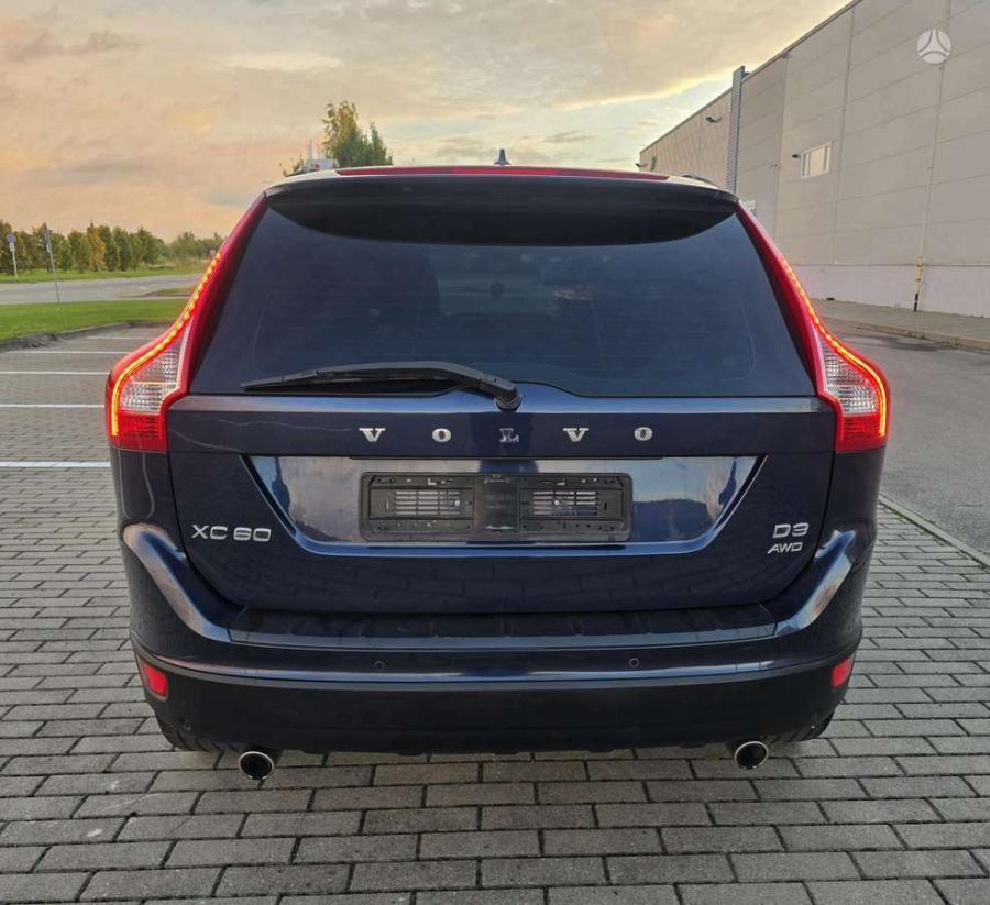 Blue Volvo XC60 2012 in Panevezys, with an engine capacity of 2.40 L and mileage of 342 thousand km for 6999 €, photo 6 on AUTOMOTO.COM.LV