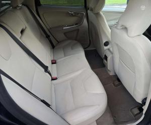 Blue Volvo XC60 2012 in Panevezys, with an engine capacity of 2.40 L and mileage of 342 thousand km for 6999 €, photo 15 on AUTOMOTO.COM.LV
