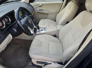 Blue Volvo XC60 2012 in Panevezys, with an engine capacity of 2.40 L and mileage of 342 thousand km for 6999 €, photo 18 on AUTOMOTO.COM.LV