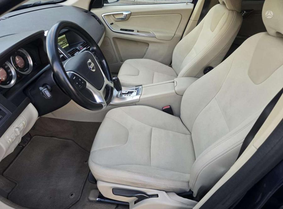 Blue Volvo XC60 2012 in Panevezys, with an engine capacity of 2.40 L and mileage of 342 thousand km for 6999 €, photo 18 on AUTOMOTO.COM.LV
