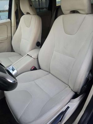 Blue Volvo XC60 2012 in Panevezys, with an engine capacity of 2.40 L and mileage of 342 thousand km for 6999 €, photo 19 on AUTOMOTO.COM.LV
