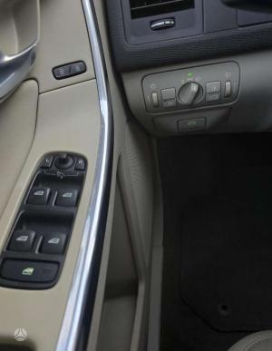 Blue Volvo XC60 2012 in Panevezys, with an engine capacity of 2.40 L and mileage of 342 thousand km for 6999 €, photo 21 on AUTOMOTO.COM.LV