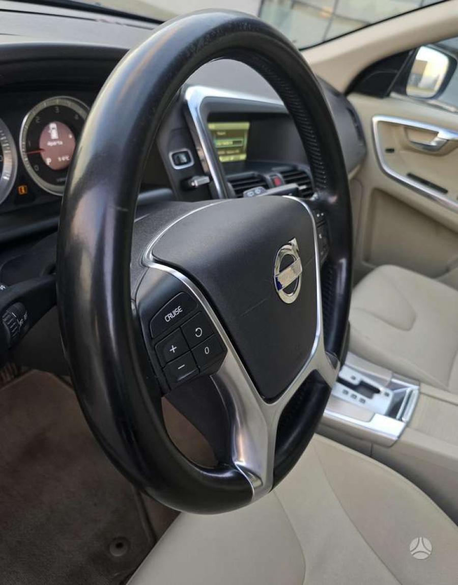 Blue Volvo XC60 2012 in Panevezys, with an engine capacity of 2.40 L and mileage of 342 thousand km for 6999 €, photo 22 on AUTOMOTO.COM.LV