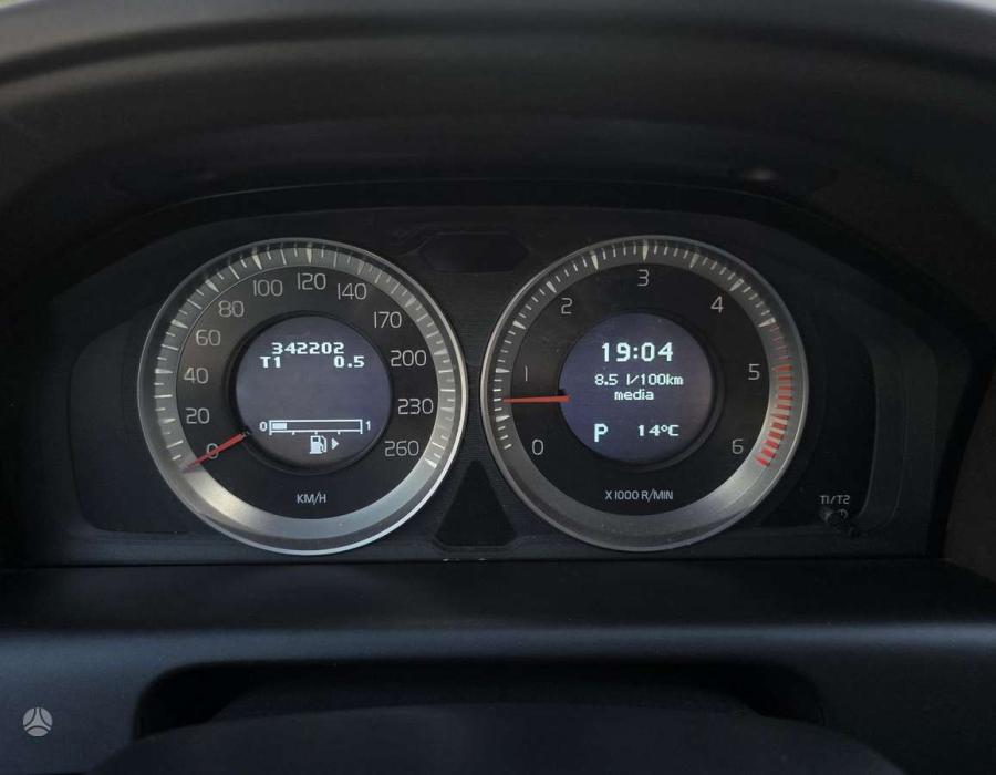 Blue Volvo XC60 2012 in Panevezys, with an engine capacity of 2.40 L and mileage of 342 thousand km for 6999 €, photo 23 on AUTOMOTO.COM.LV