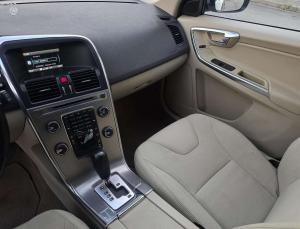 Blue Volvo XC60 2012 in Panevezys, with an engine capacity of 2.40 L and mileage of 342 thousand km for 6999 €, photo 24 on AUTOMOTO.COM.LV