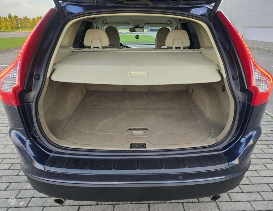 Blue Volvo XC60 2012 in Panevezys, with an engine capacity of 2.40 L and mileage of 342 thousand km for 6999 €, photo 30 on AUTOMOTO.COM.LV