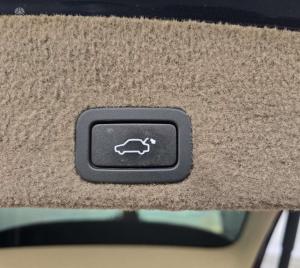 Blue Volvo XC60 2012 in Panevezys, with an engine capacity of 2.40 L and mileage of 342 thousand km for 6999 €, photo 35 on AUTOMOTO.COM.LV