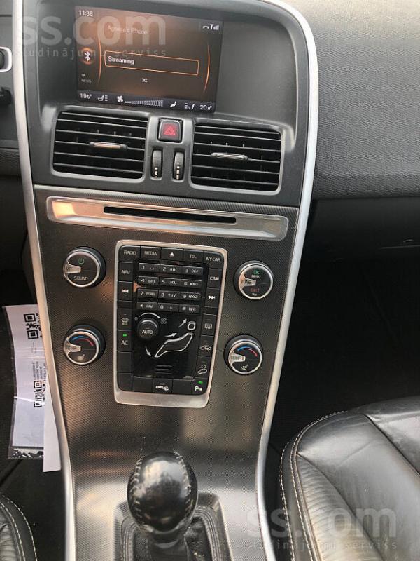 Zils Volvo XC60 2012 Rīga, ar dzinēja tilpumu 2.40 L un nobraukumu 299 tūkst. km par 9600 €, foto 3 vietnē AUTOMOTO.COM.LV