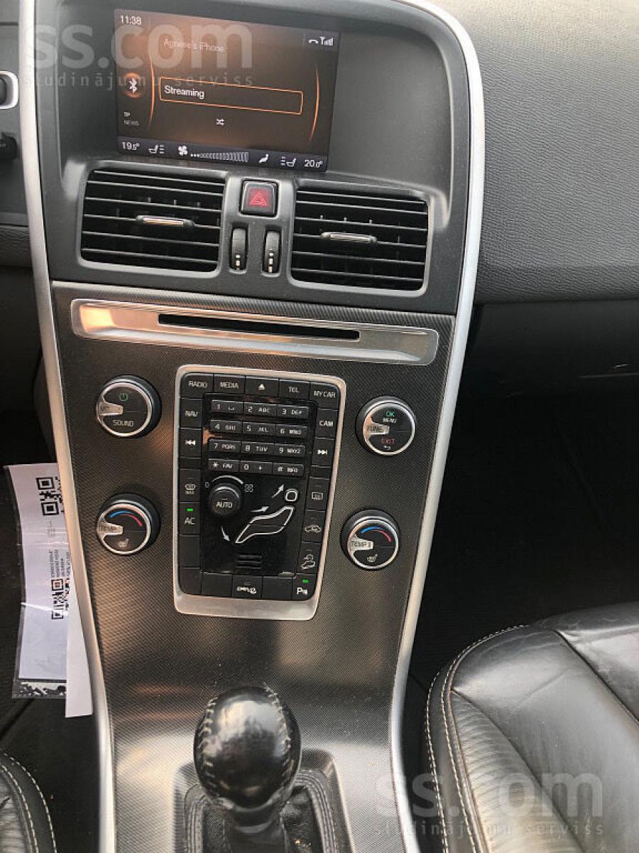 Zils Volvo XC60 2012 Rīga, ar dzinēja tilpumu 2.40 L un nobraukumu 299 tūkst. km par 9600 €, foto 3 vietnē AUTOMOTO.COM.LV