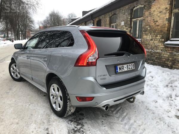 Zils Volvo XC60 2012 Rīga, ar dzinēja tilpumu 2.40 L un nobraukumu 299 tūkst. km par 9600 €, foto 4 vietnē AUTOMOTO.COM.LV