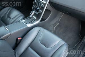 Zils Volvo XC60 2013 Rīga, ar dzinēja tilpumu 2.00 L un nobraukumu 250 tūkst. km par 12990 €, foto 31 vietnē AUTOMOTO.COM.LV