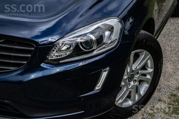 Blue Volvo XC60 2013 in Tukums, with an engine capacity of 2.00 L and mileage of 250 thousand km for 11780 €, photo 8 on AUTOMOTO.COM.LV