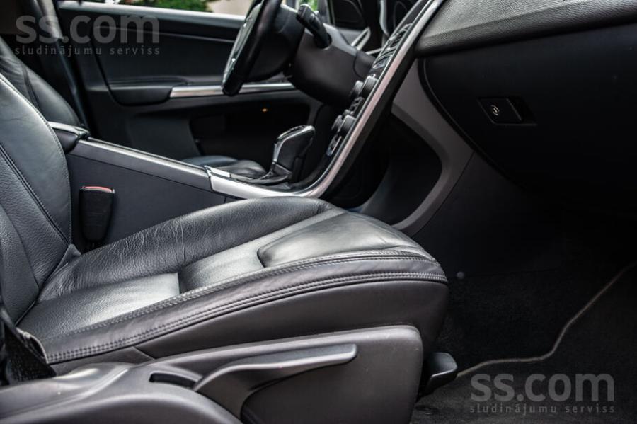 Zils Volvo XC60 2013 Tukums, ar dzinēja tilpumu 2.00 L un nobraukumu 250 tūkst. km par 11780 €, foto 22 vietnē AUTOMOTO.COM.LV